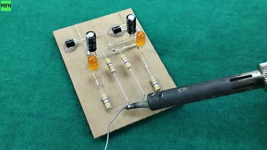 Aprende a Hacer un Circuito LED Intermitente co...