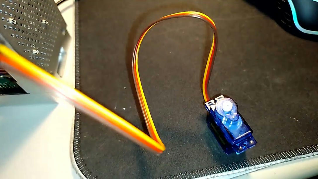 Servo Motor control using MPU-6050 (Raspberry P...