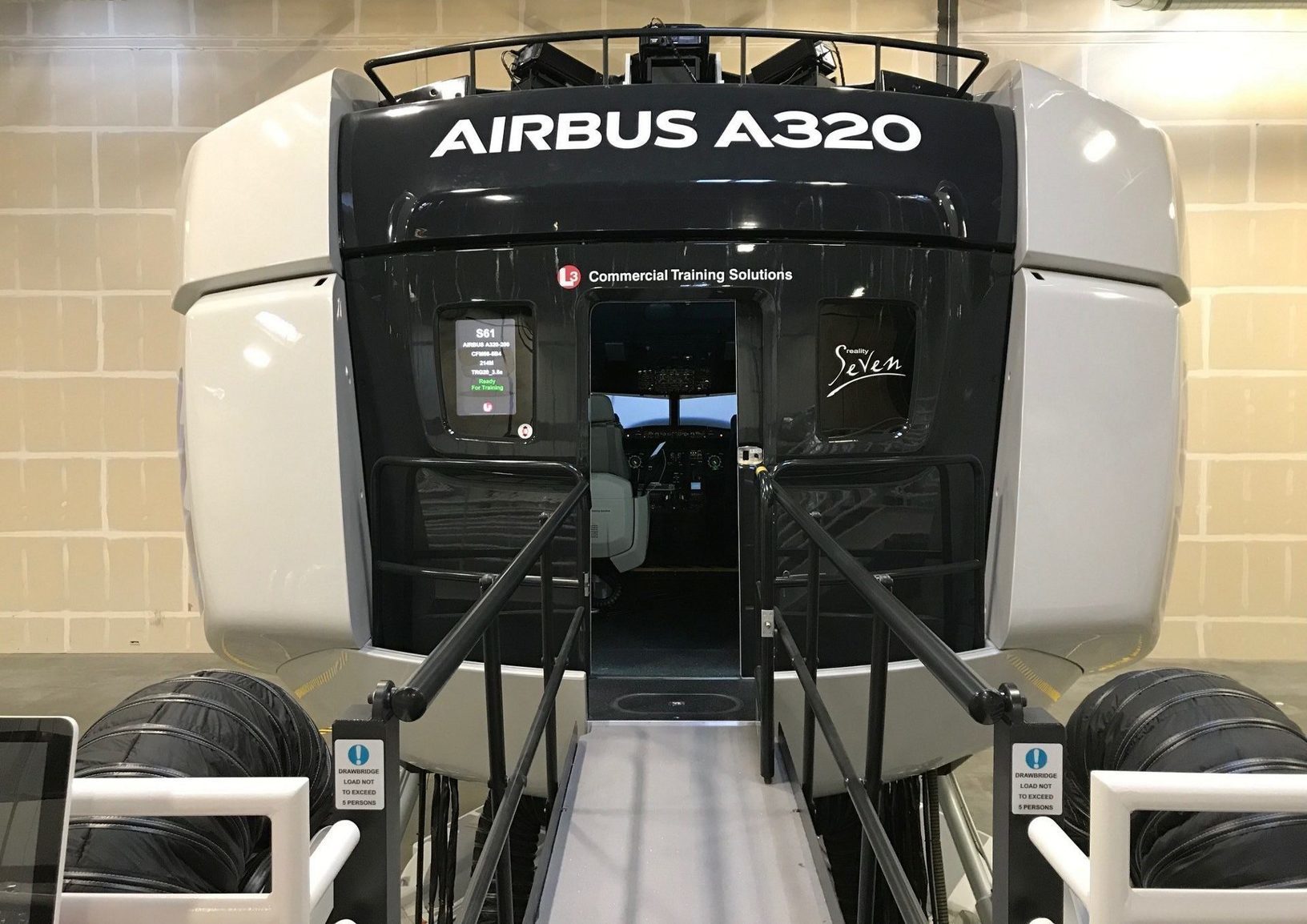 Airbus inaugure le 1er simulateur A320neo de ni...
