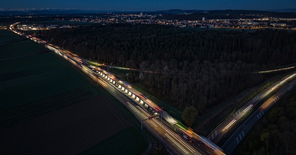 Modular mobile ASTRA Bridge lets highway traffi...