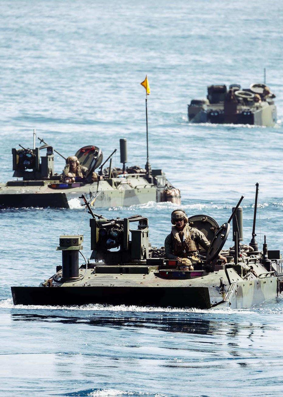Amphibious armoured vehicles for marine infantr...
