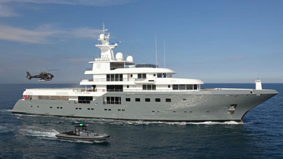 11 Fascinating Facts About the 240-Foot Superya...