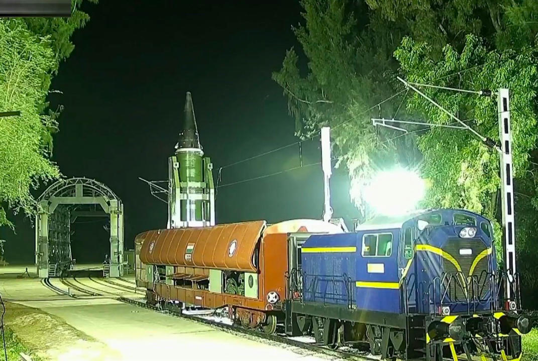 India tests railway-based ballistic missile | D...