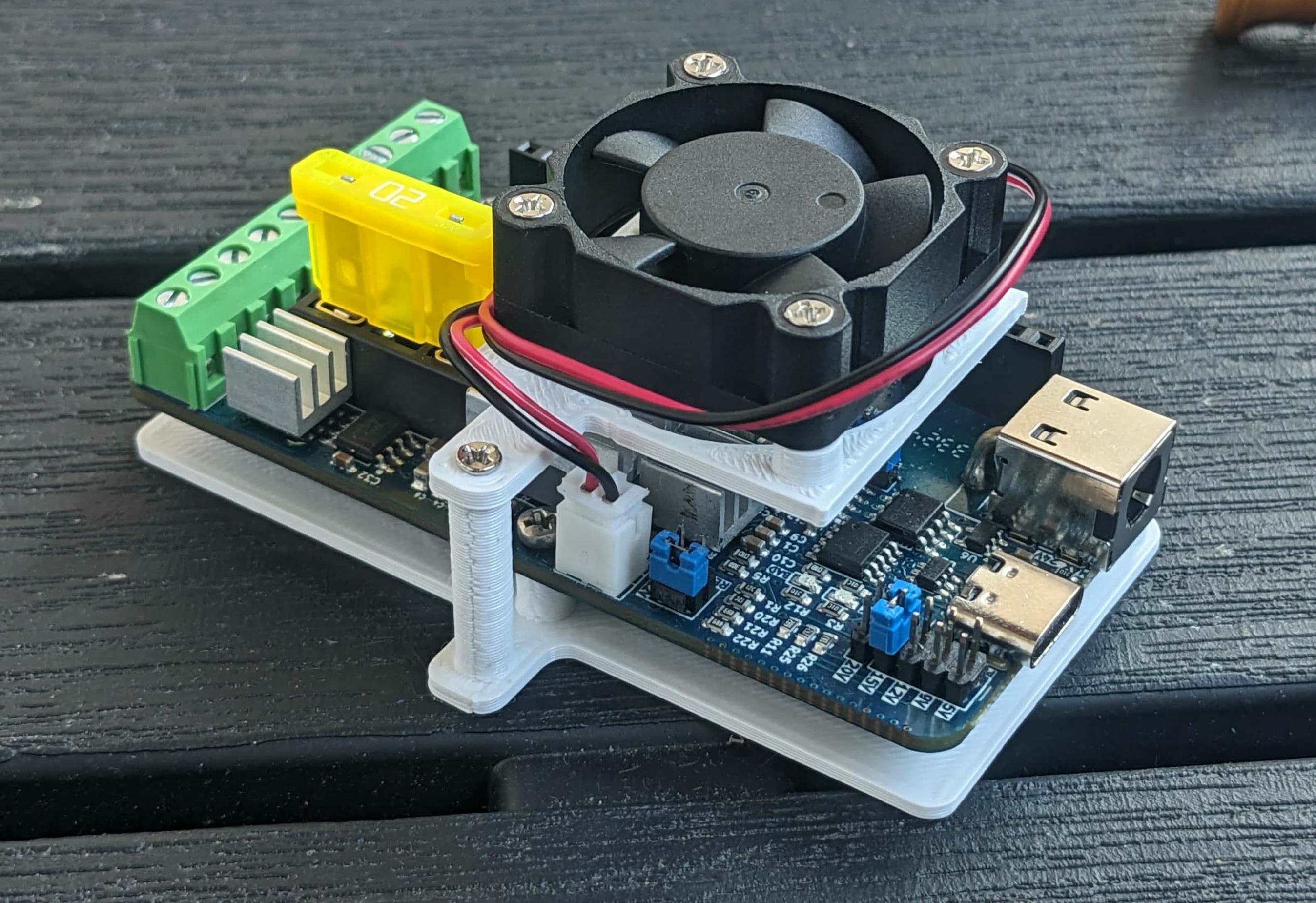 ESP32-based YULC USB-C LED Controller features ...