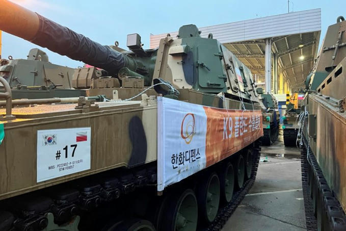 Hanwha hands over 24 K9PL howitzers to Polish A...