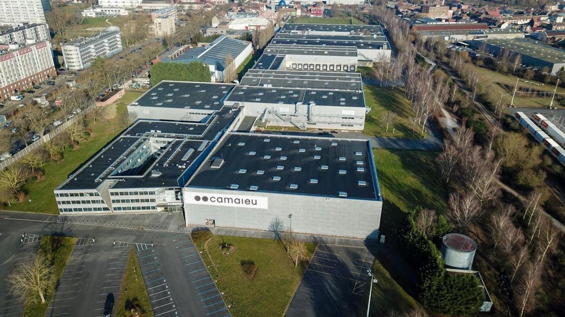 Camaïeu : le soldeur NOZ met aussi la...