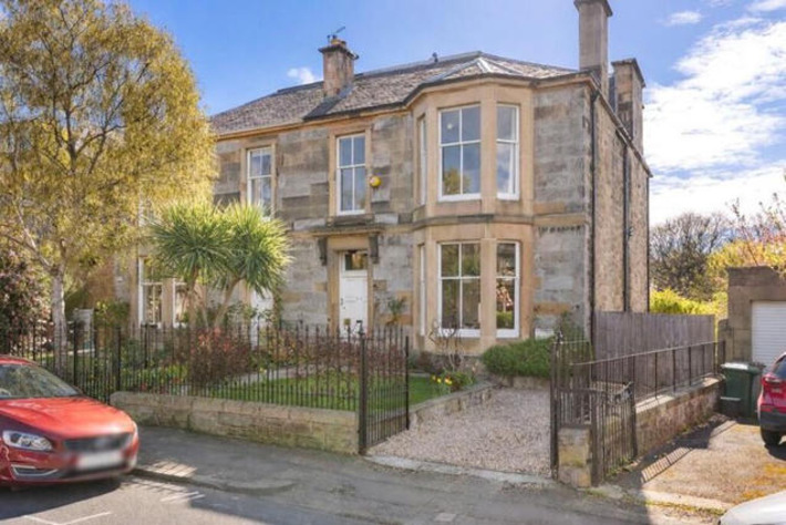 Pop Artist Roy Lichtenstein’s Longtime Ha...