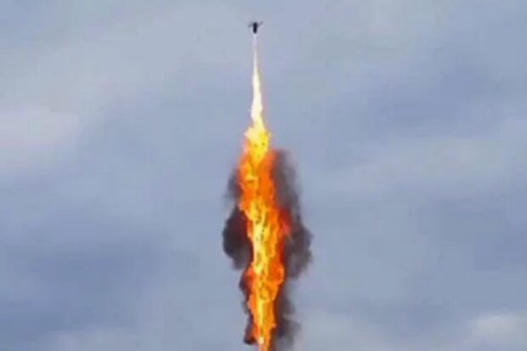 Russia Develops Flamethrower FPV Drones to Coun...