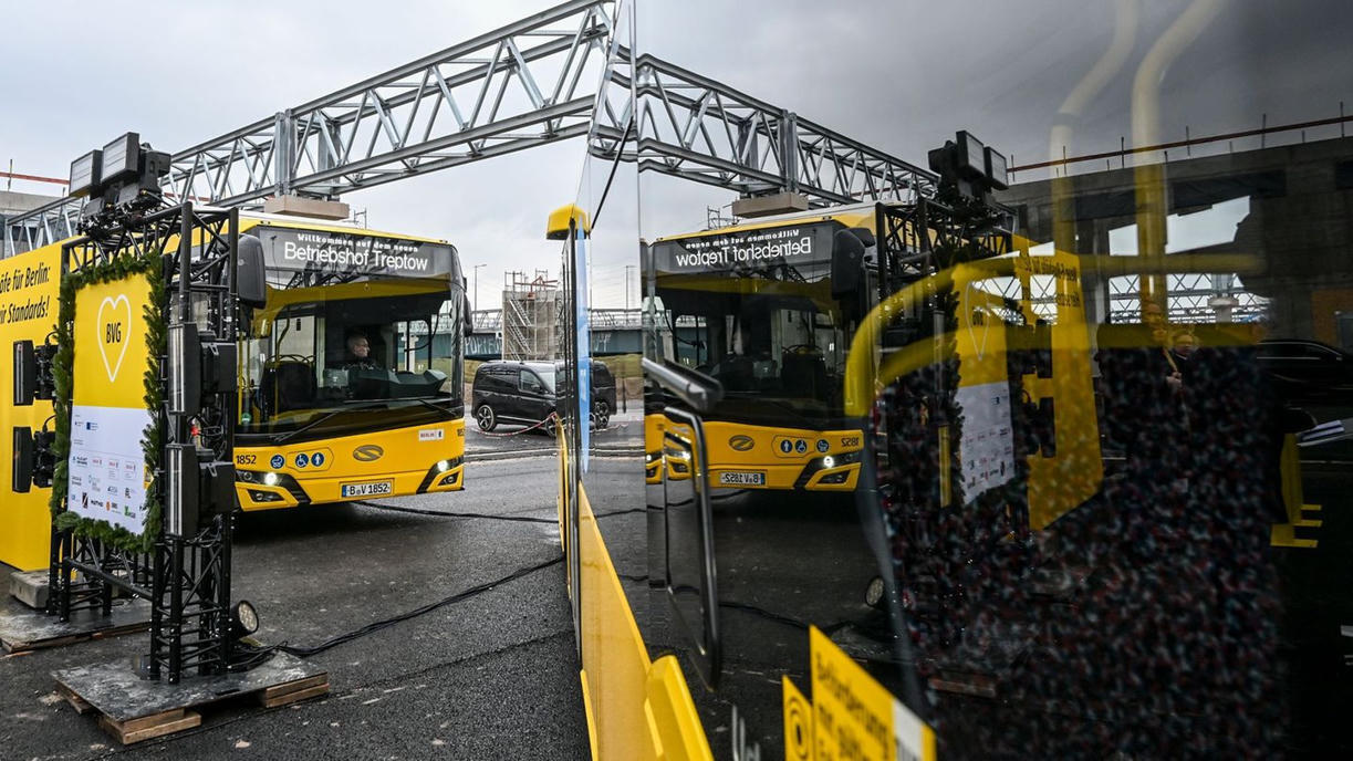 Nahverkehr in Berlin: BVG feiert Richtfest f&uu...