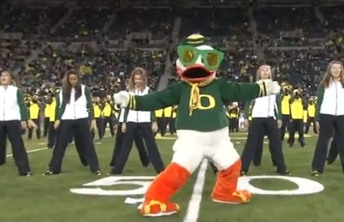 Oregon Duck and Marching Band Perform ‘Gangnam Style’ [VIDEO] | Mascots ...