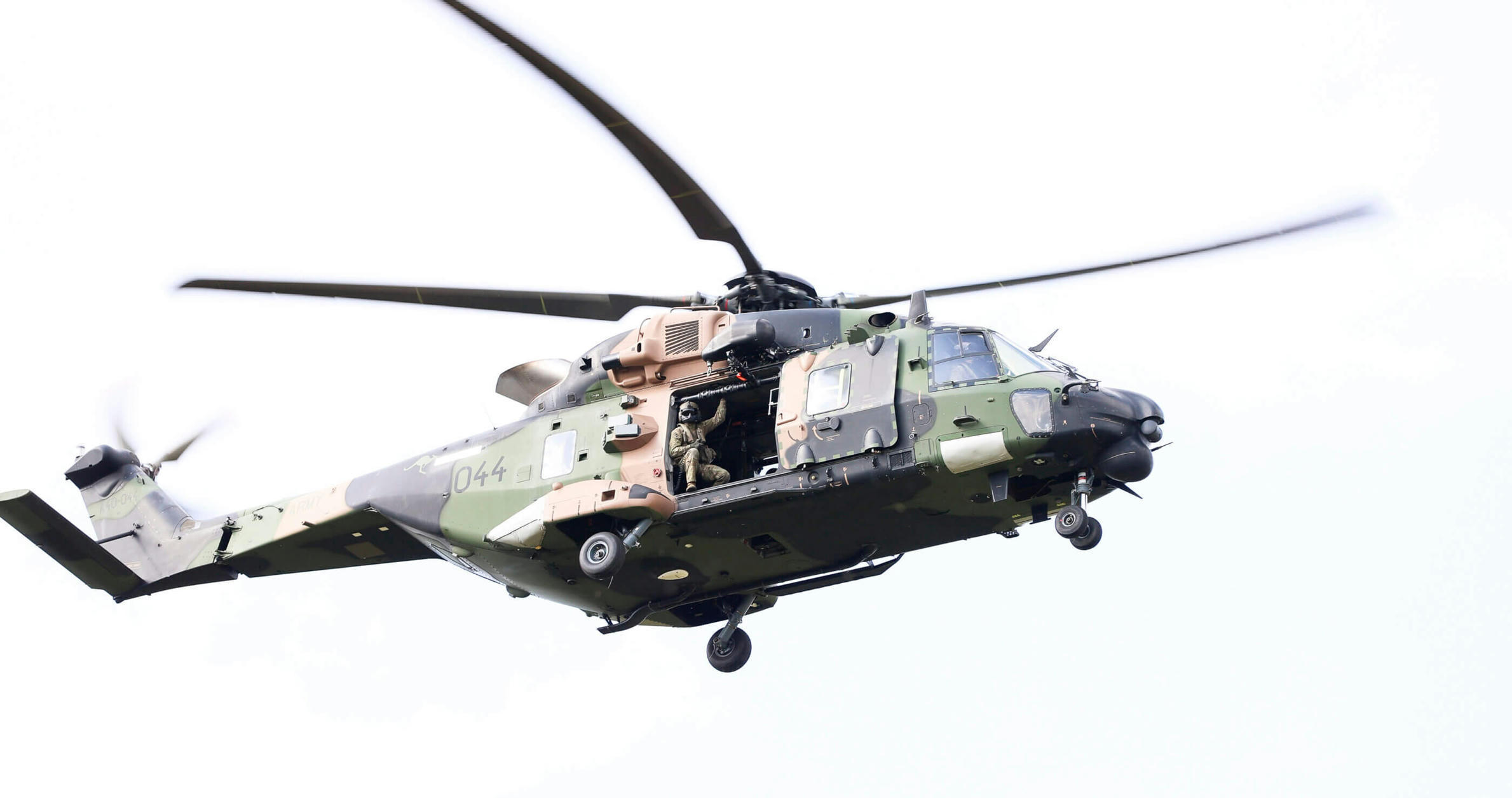 Australian crews locate MRH-90 Taipan helicopte...