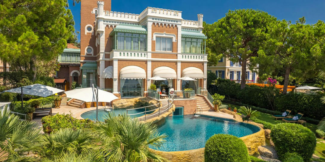 Waterfront Home on the French Riviera With Ties...