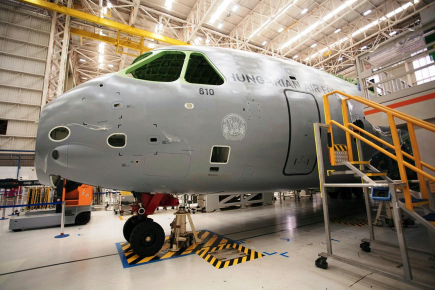 Embraer advances in the production of the first...