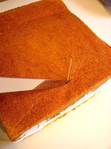 How to Make a Pillow Cake - Tutorial - Cake Cen...