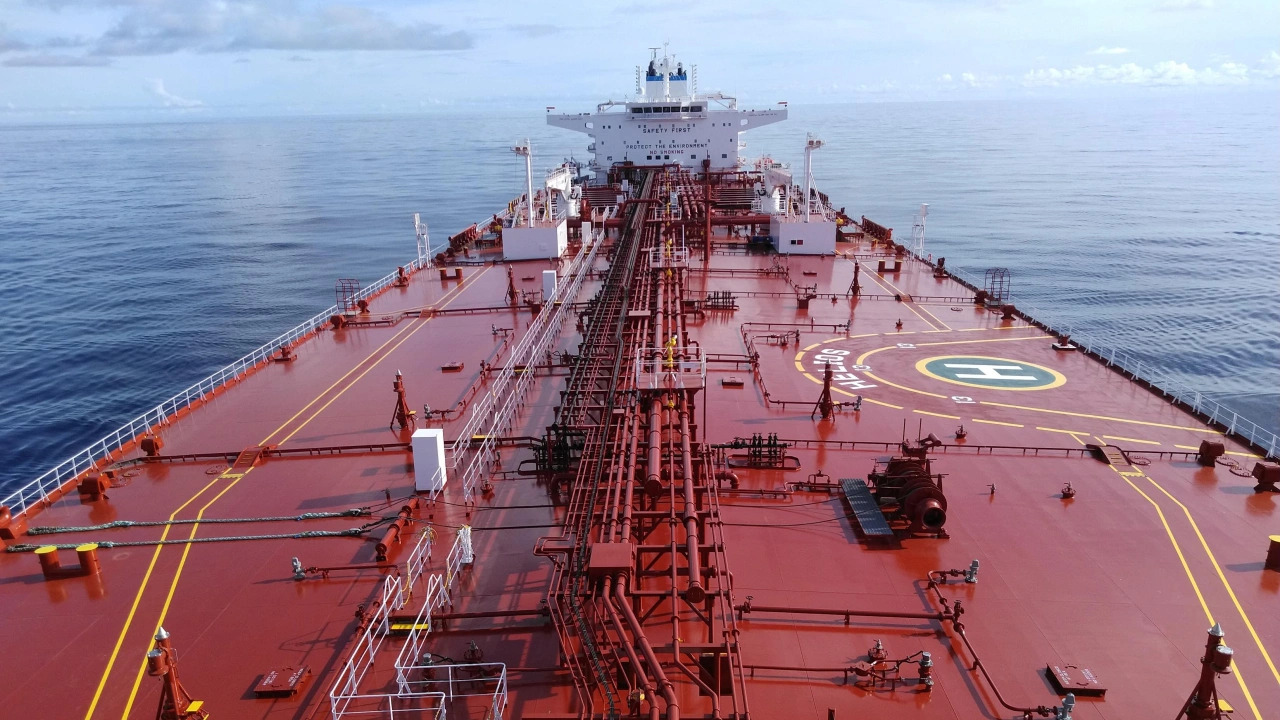 CMB.Tech and MOL partner on nine ammonia-powere...