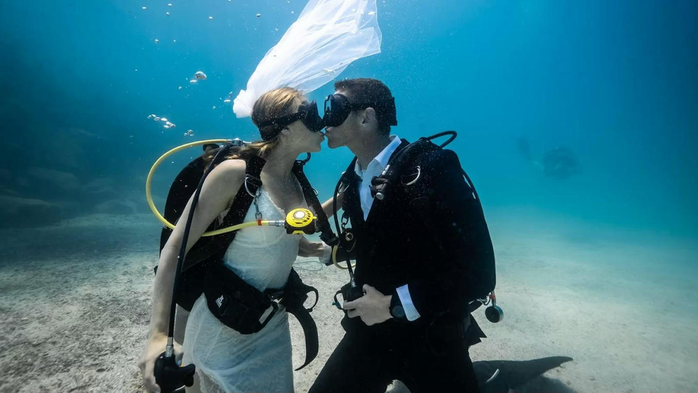 Married Underwater – How one couple went ...