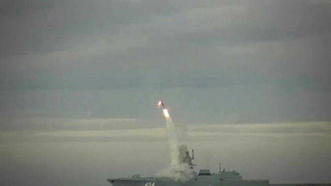 Johtava ohjustutkija Alexander Shiplyuk pid&aum...