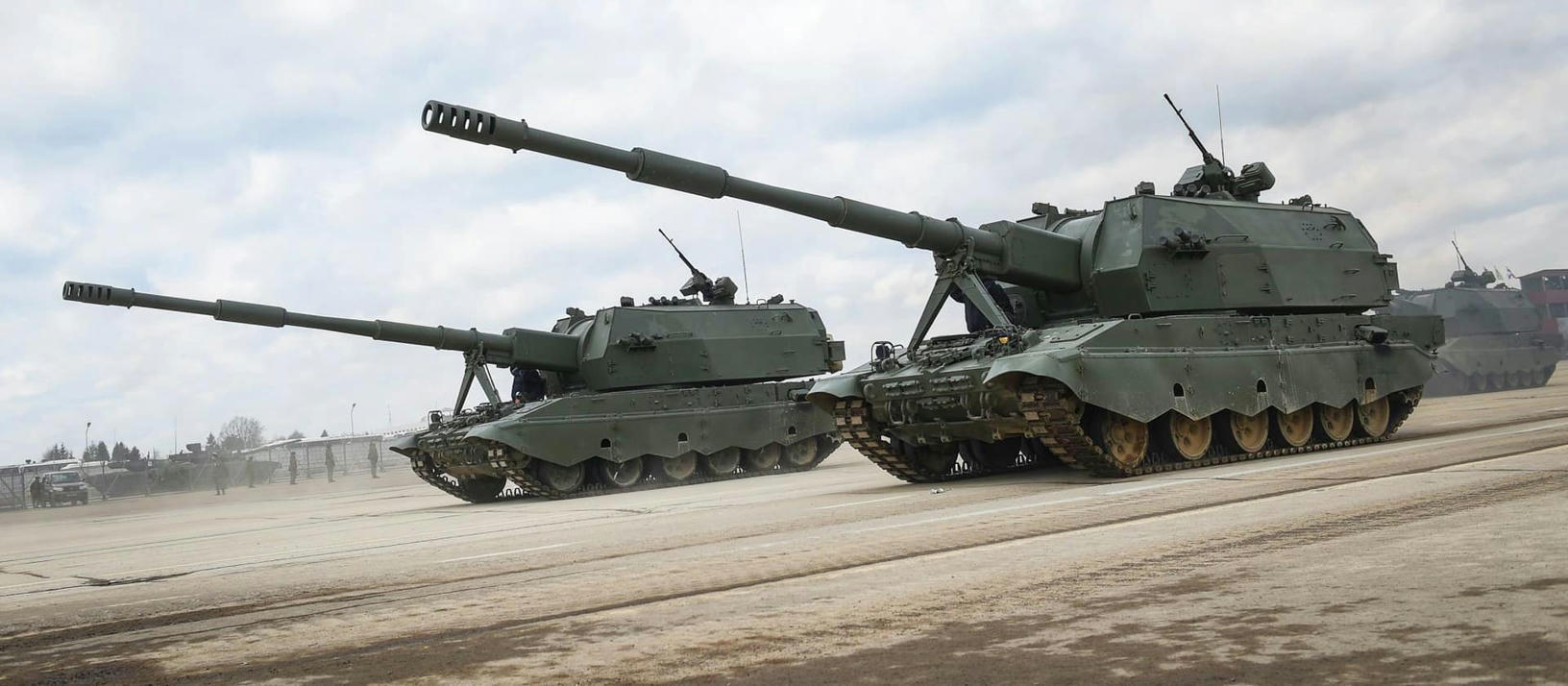 Russia deploys its new 152mm self-propelled gun...
