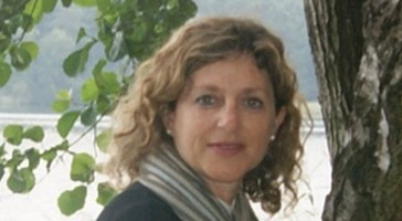 Ana M. Lara (English Corner): "Las redes s...