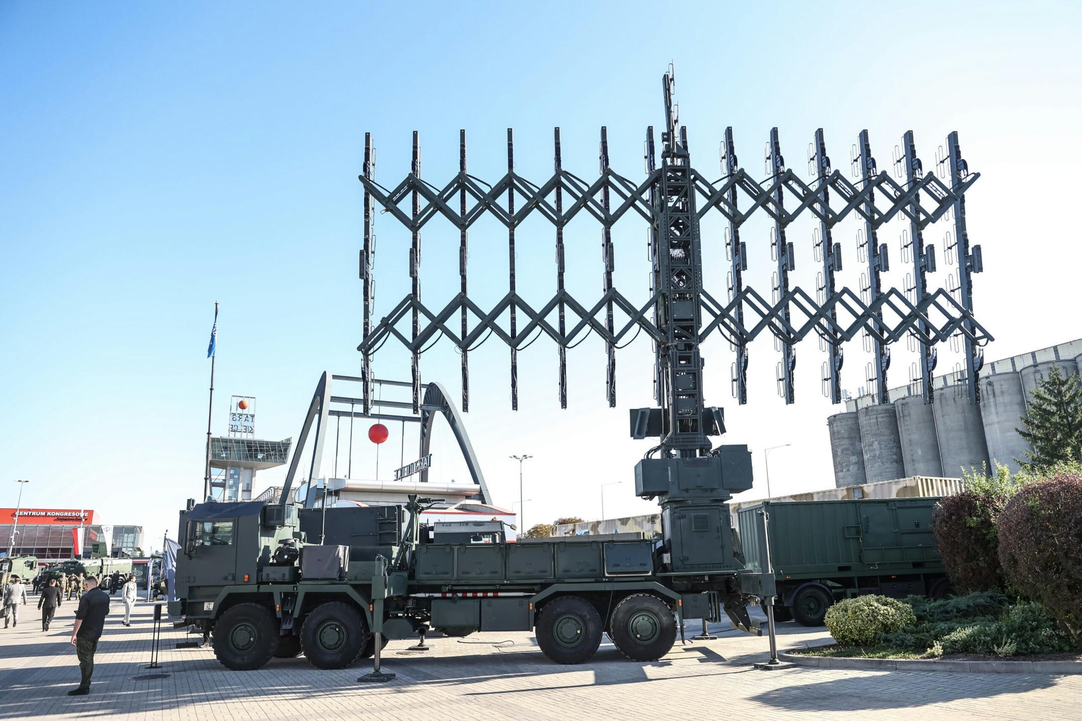 Poland to buy advanced P-18PL long-range mobile...