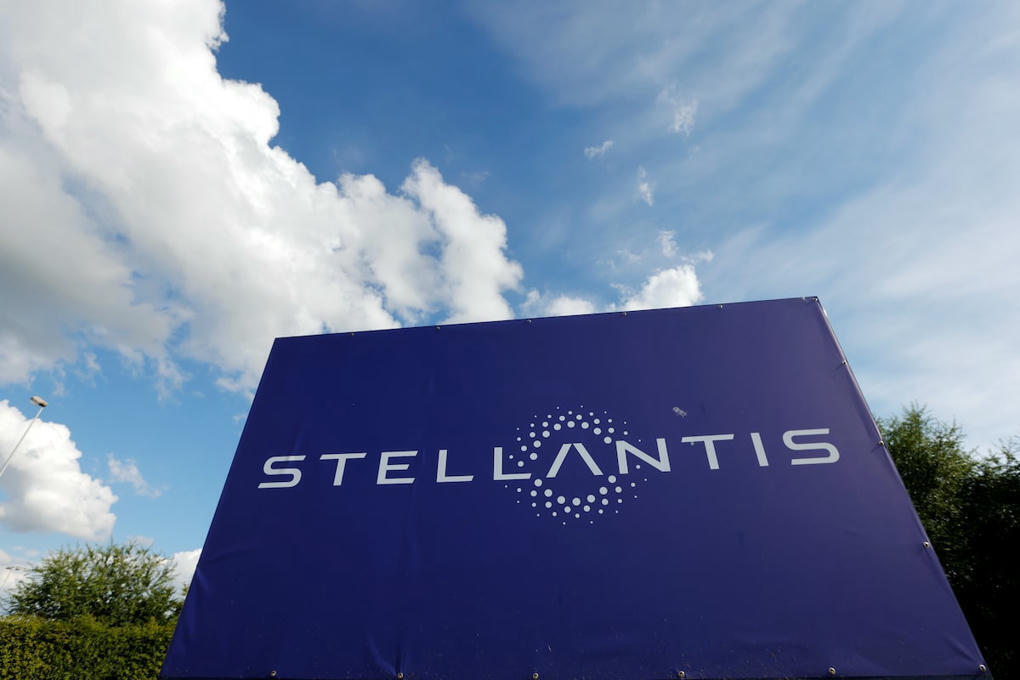 Stellantis shakes up management, structure as C...
