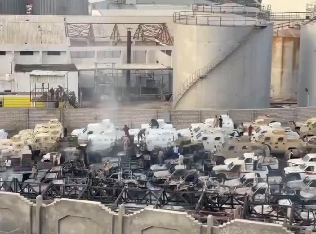 Saudi Arabia hits Mukalla port amid rift with U...