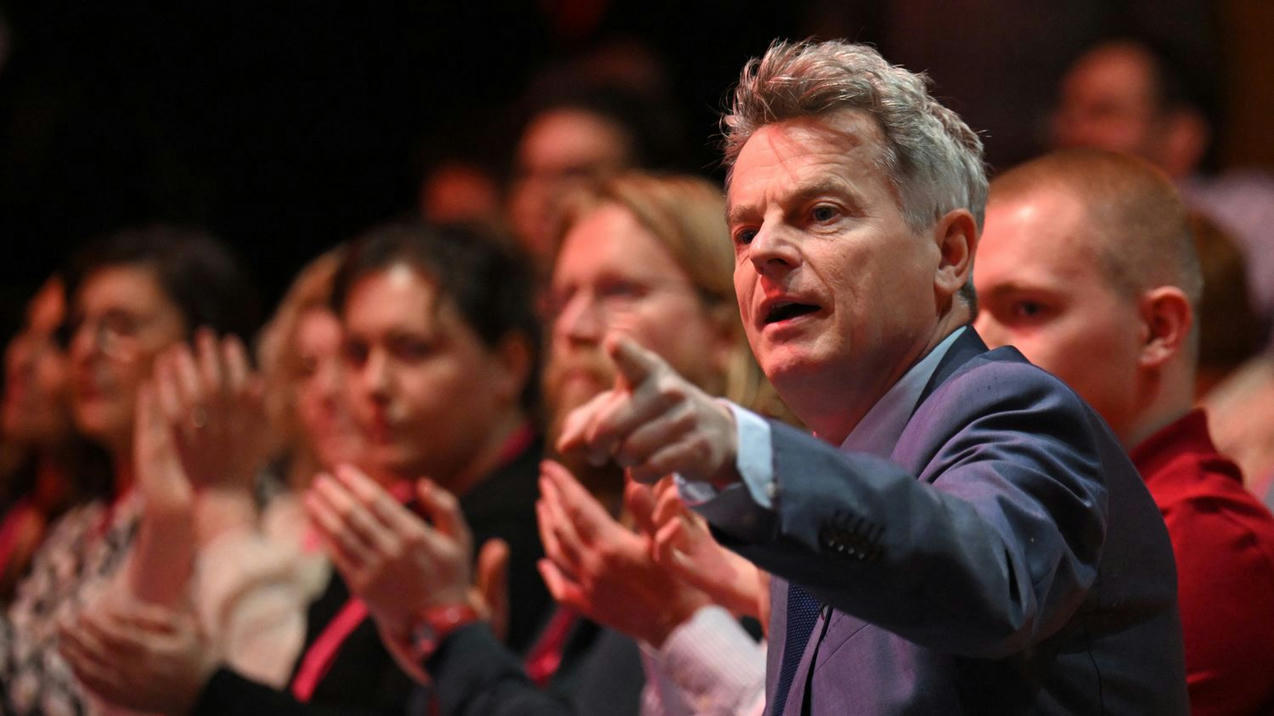 Rivalité Fabien Roussel - Jean-Luc M&eac...