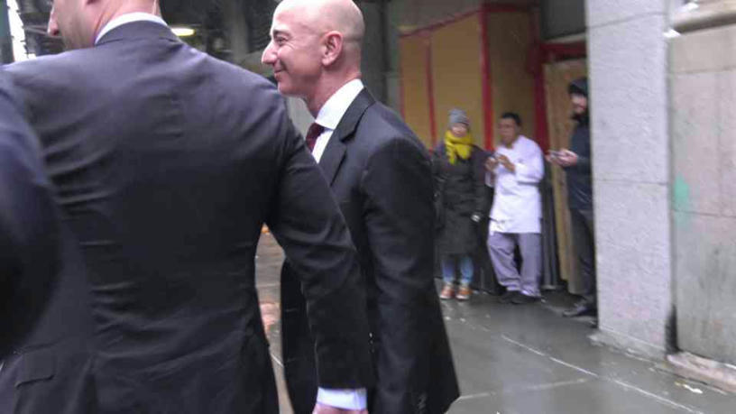 Jeff Bezos: The Short Story of Amazon's Legend ...