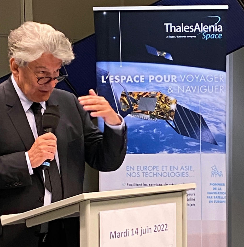 Thales Alenia Space reçoit la visite du ...