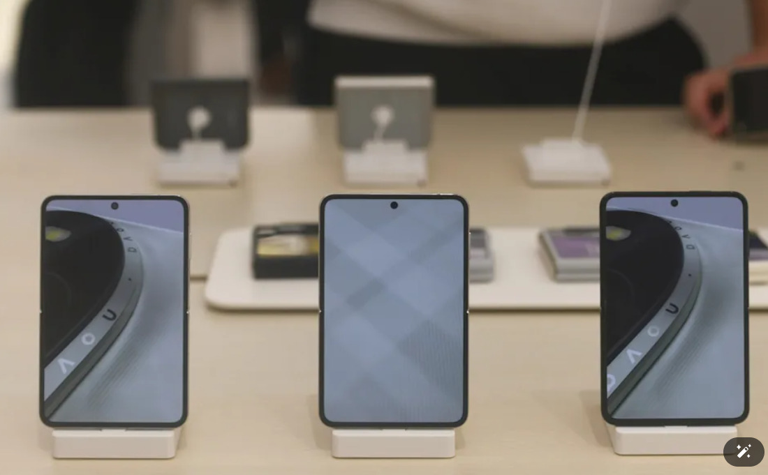 Huawei Reveals a Wide-Ass 16:10 Foldable with a...